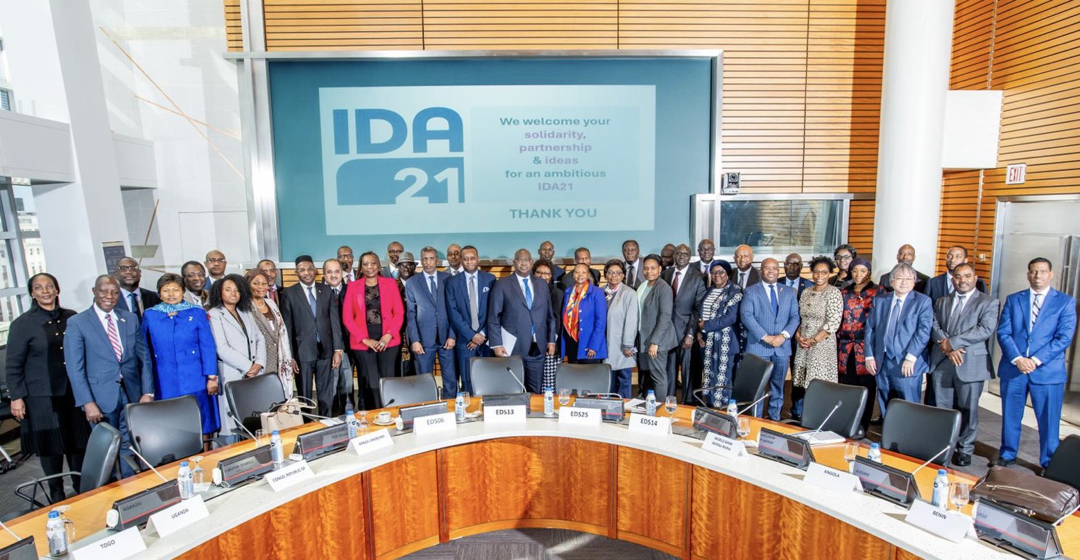 Mhe. Balozi Dkt. Elsie Sia Kanza Akiwa Pamoja na Mabalozi Wengine wa ...